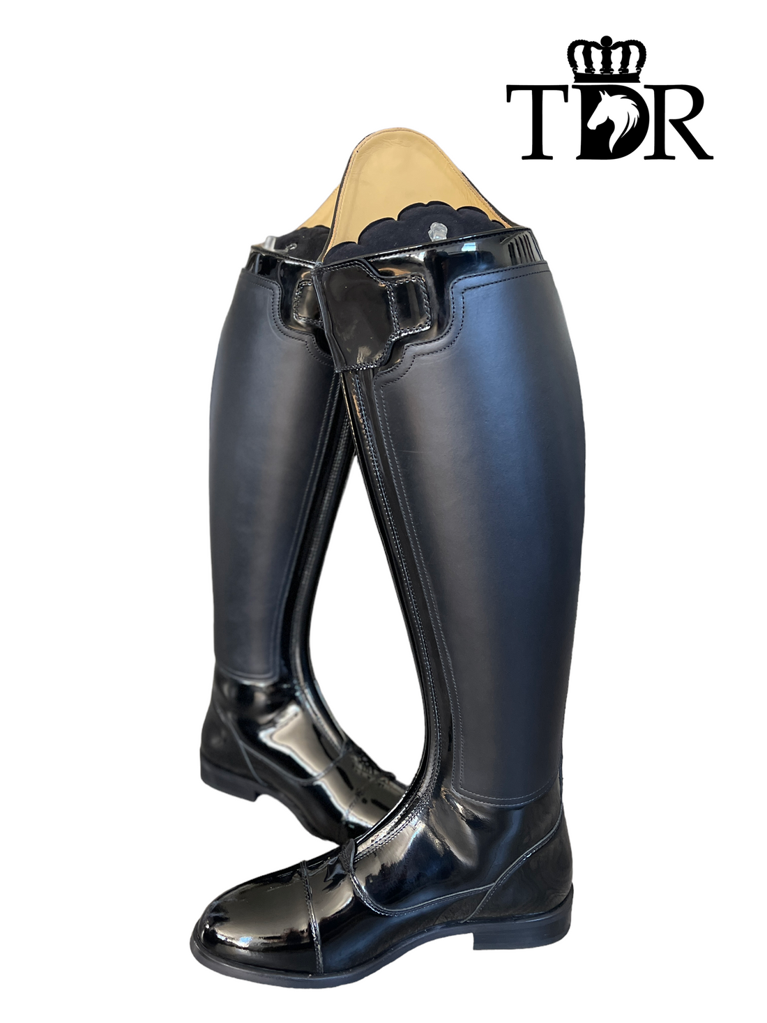 Kingsley London 01 (Roma Black) – The Distinguished Rider